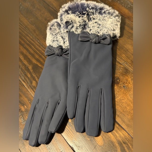 Charlie Paige | Accessories | Charlie Paige Navy Furtrimmed Gloves With ...